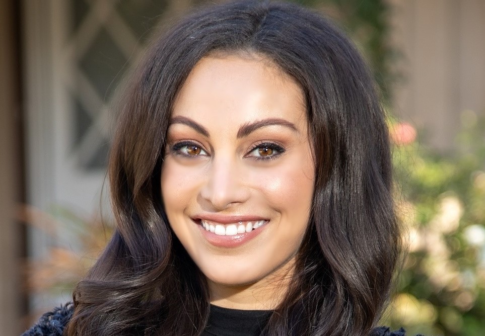 Shining Example #74 featuring Gabrielle Loren Shutter [A Column about ...